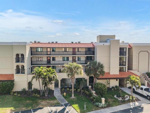 7435 Bayshore Dr, Unit 303, Treasure Island, FL 33706 | MLS #TB8501