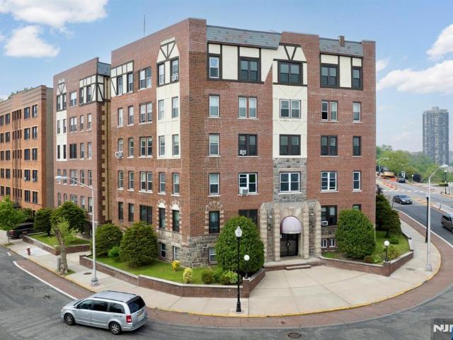 7435 Boulevard # 309