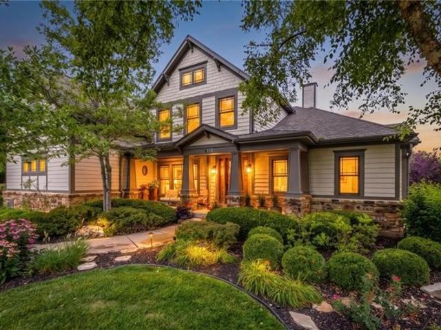 7435 Deer Ridge Dr, Shawnee, KS 66227