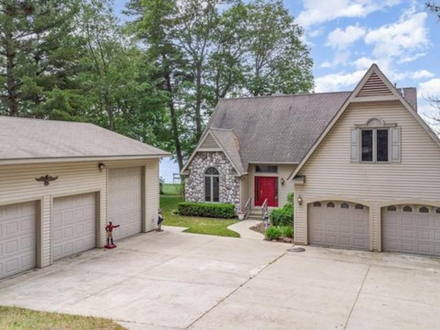 7435 Loud Dr, Oscoda, MI 48750