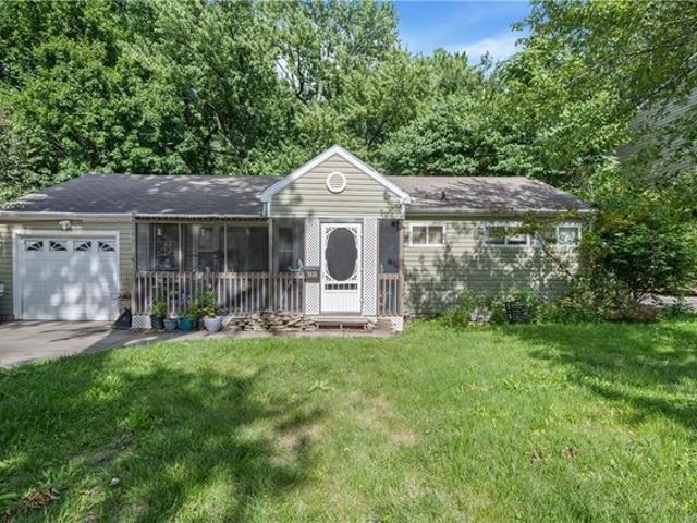 7435 Reeds Ln, Overland Park, KS 66204