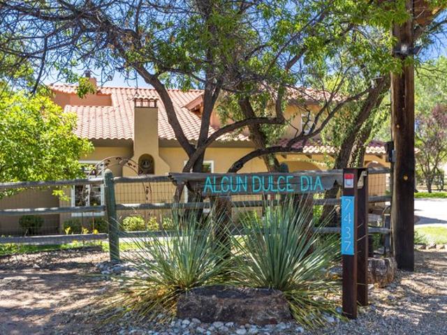 7437 Rio Grande Blvd NW, Los Ranchos, NM 87107