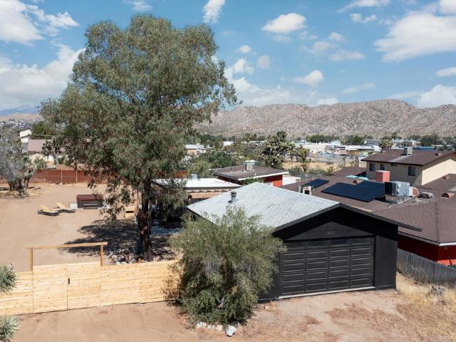7438 Deer Trail
