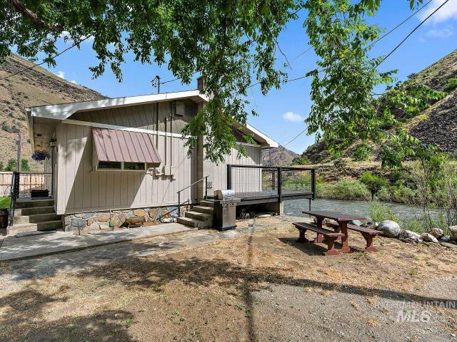 7438 Hwy 95 S