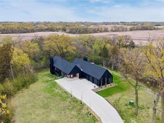7430 Valley Creek Dr, Excelsior, MN 55331