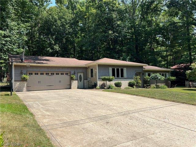 7430 Whitewood Dr, Ashtabula, OH 44004
