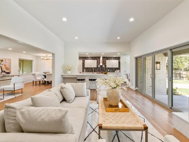 7431 Larchview