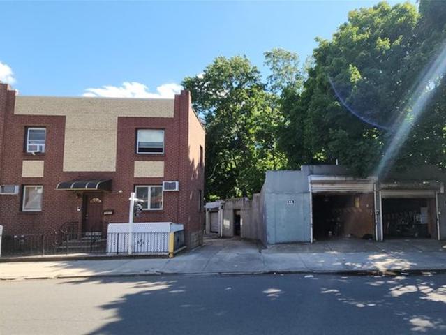 7432 Calamus Ave, Elmhurst, NY 11373