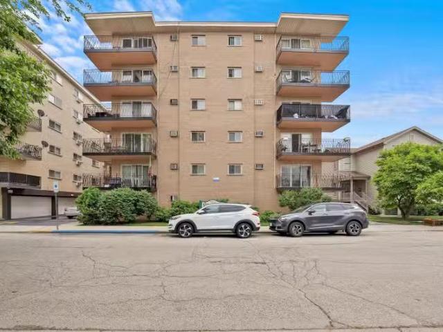 7432 Washington St #102, Forest Park, IL 60130 MLS 12104657