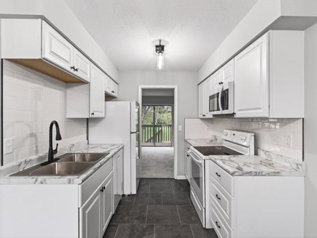 7433 nd Street Ct, Apple Valley, MN 55124