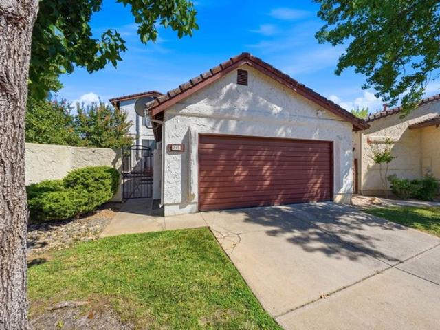743 Coffeeberry Ln, Redding, CA 96003