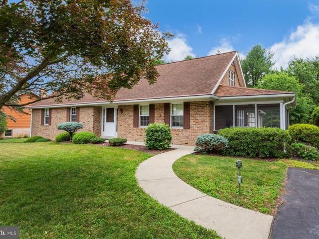 743 Barrholly Dr, Lancaster, PA 17603