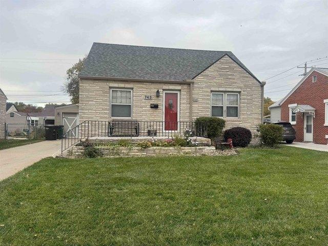 743 E 4th St, Hastings, NE 68901