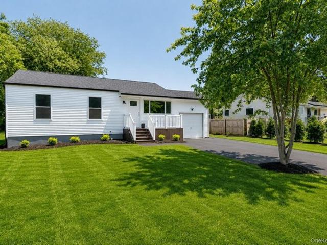 743 Hoffman Ave, Bellport, NY 11713