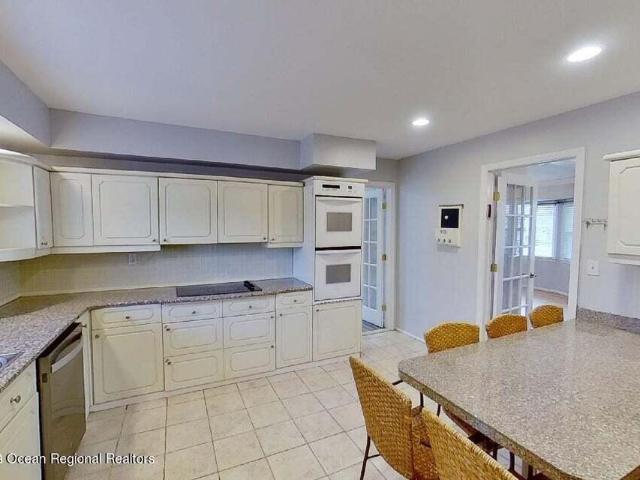 743 Shrewsbury Avenue
