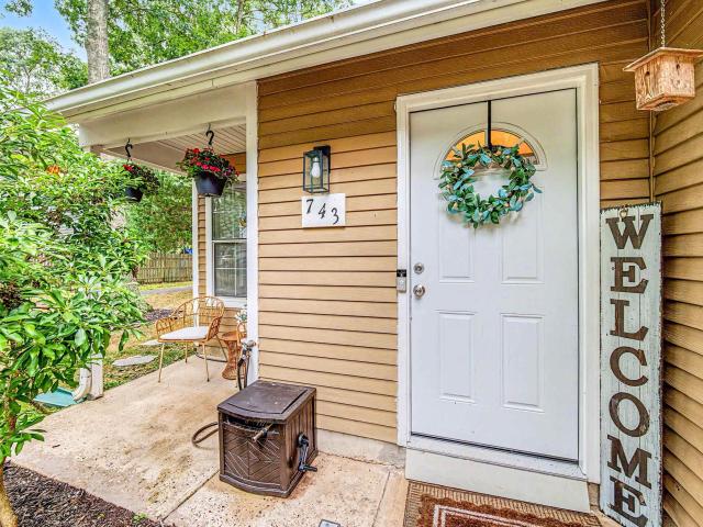 743 Ravenwood Dr