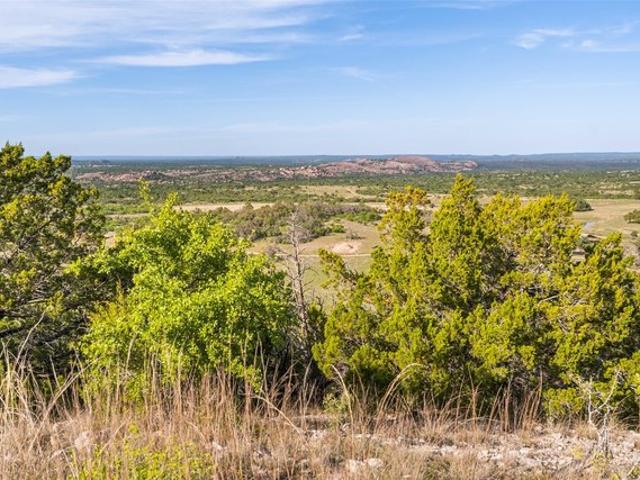 743 Welgehausen Rd, Fredericksburg, TX 78624