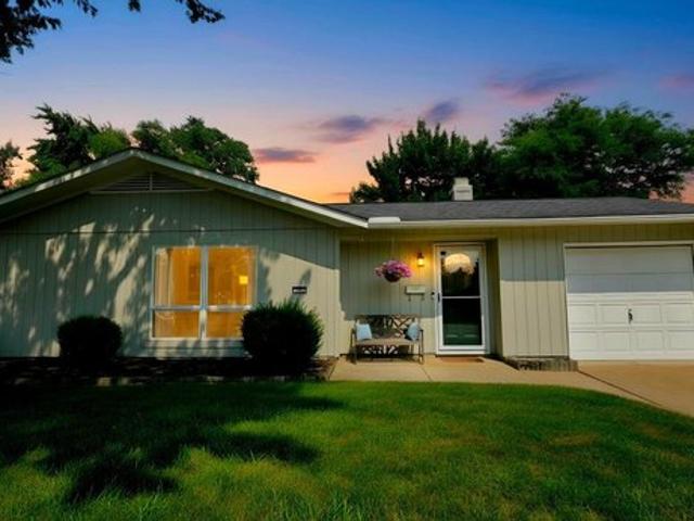743 Trotter Ln, Berea, OH 44017