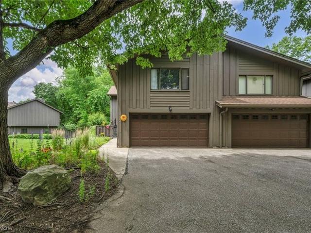 7444 Millrace Ln, Sagamore Hills, OH 44067