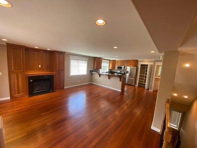 7444 4th Ave NE Unit A, Seattle, WA 98115