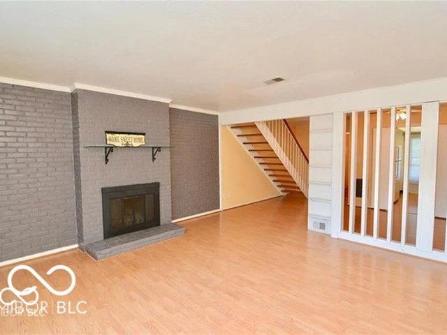 7445 Country Brook Dr, Indianapolis, IN 46260