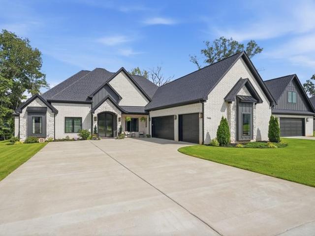 7446 Lake Point Cir, Benton, AR 72019
