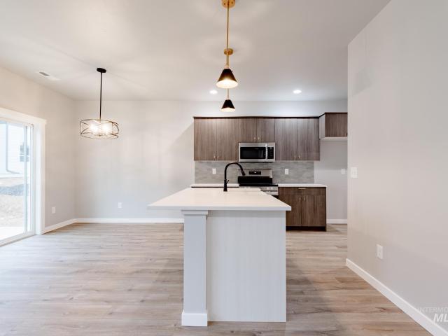 7446 W Trumbull Ct