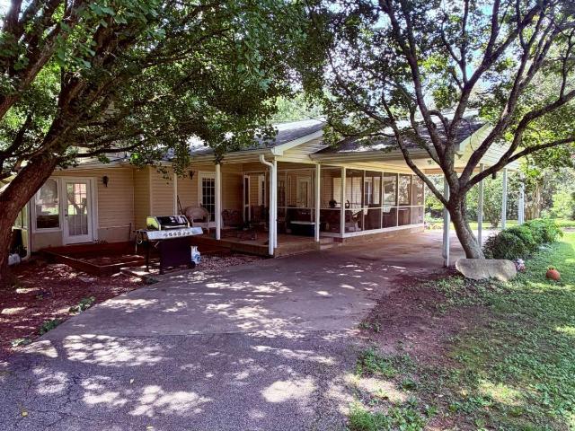 7447 Old Cornelia Highway