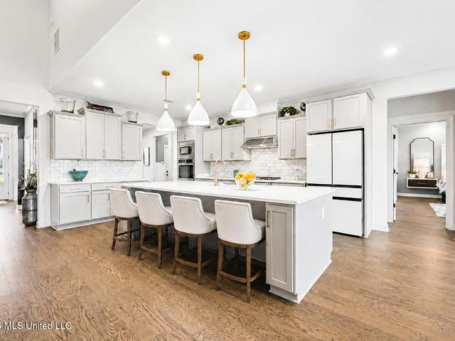 7448 Live Oak Manor Cove
