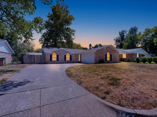 7448 Van Natta Ln, Fort Worth, TX 76112