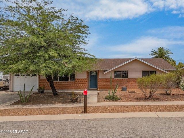 7449 E 18th St, Tucson, AZ 85710