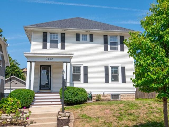 7442 Lincoln Pl, Wauwatosa, WI 53213