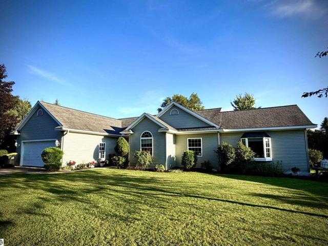 7443 Meadow Ln, Bellaire, MI 49615