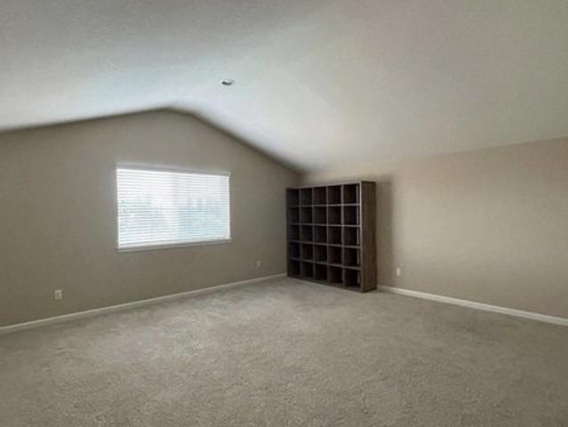 7443 NW Oakfern Dr, Portland, OR 97229