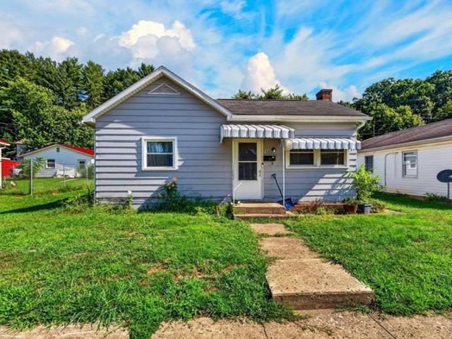 744 3rd St, Logan, OH 43138