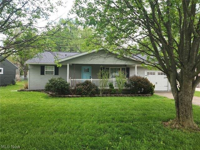 744 Baker Ave NW, New Philadelphia, OH 44663