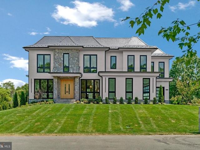 744 Lawton St, McLean, VA 22101