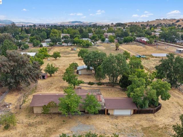 744 Mockingbird Ln