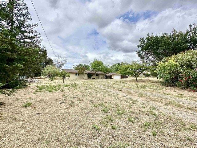 744 Mockingbird Ln, Pleasanton, CA 94566