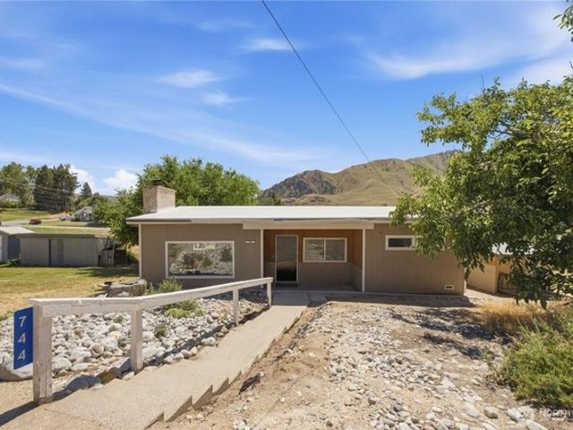 744 Riverview Cemetery Rd, Chelan, WA 98816