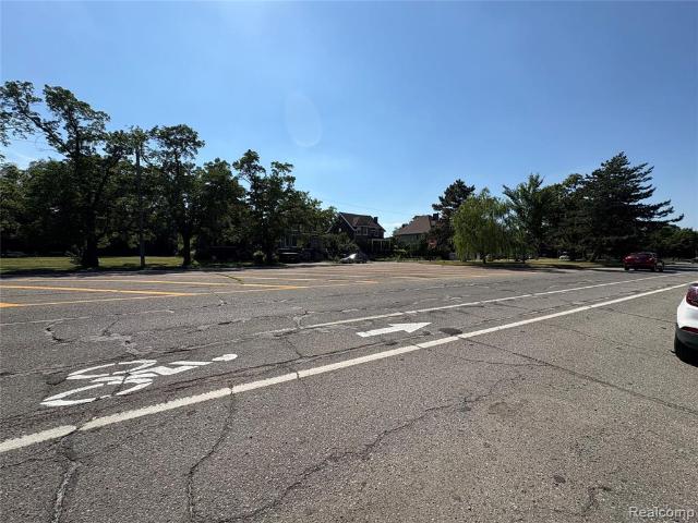 744 W Grand Boulevard