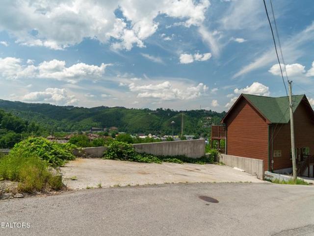 744 Widows Knob Rd, Gatlinburg, TN 37738