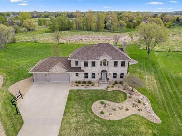 744 Theis Dr, Shakopee, MN 55379