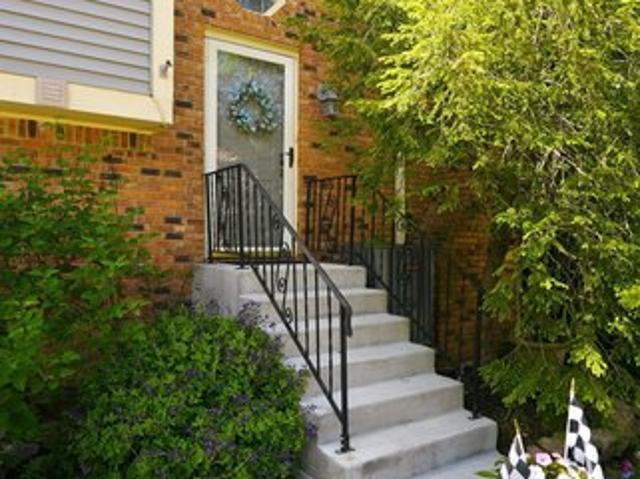 7455 Prairie Lake Dr, Indianapolis, IN 46256