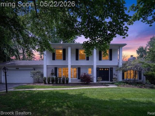 7456 Glengrove Dr, Bloomfield Township, MI 48301
