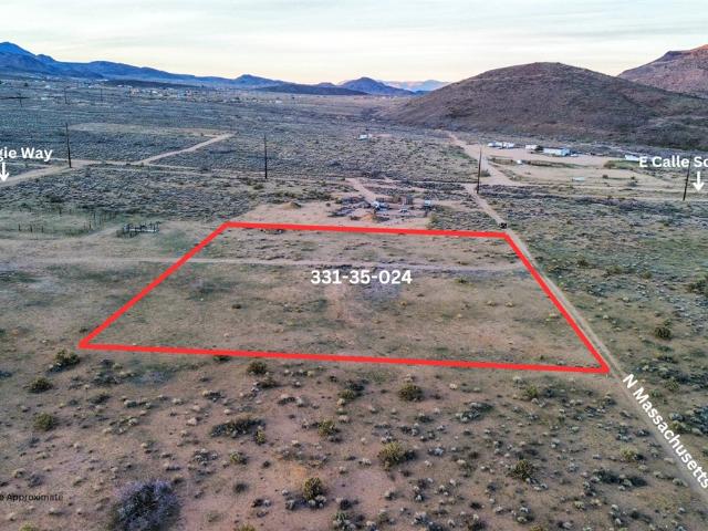 7457 N Massachusetts Dr, Kingman, AZ 86409 | MLS #035713 | Compass