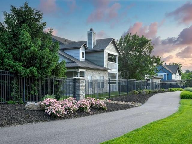 7450 W 139th Ter, Overland Park, KS 66223