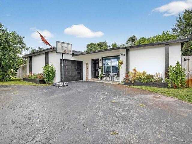 7451 NW 21st St, Sunrise, FL 33313