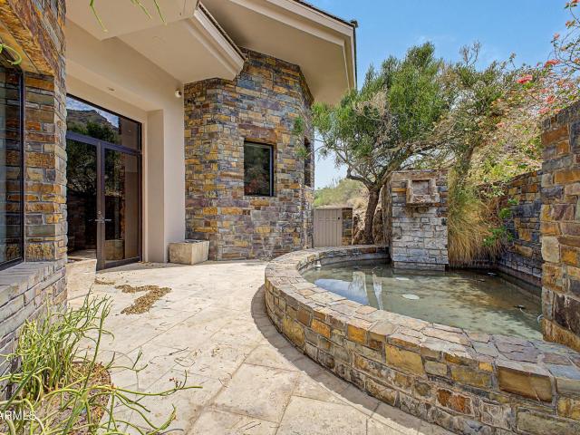 7451 n las brisas lane