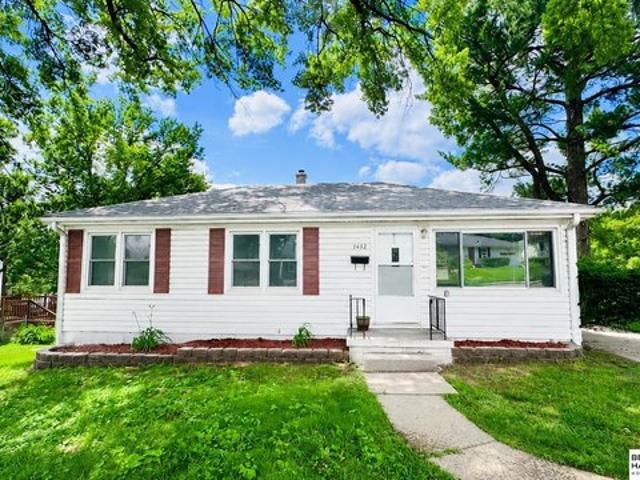 7452 Rogers Rd, Omaha, NE 68124